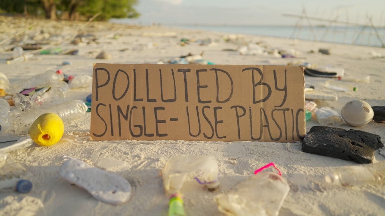 Discover macroplastic-pollution, a story-driven footage | Artlist