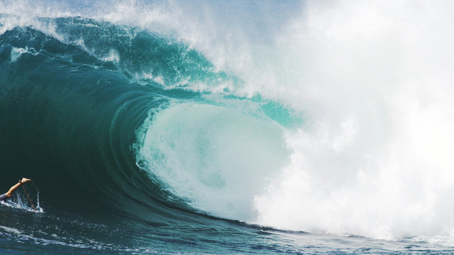 Discover slow-motion-waves, a story-driven footage | Artlist