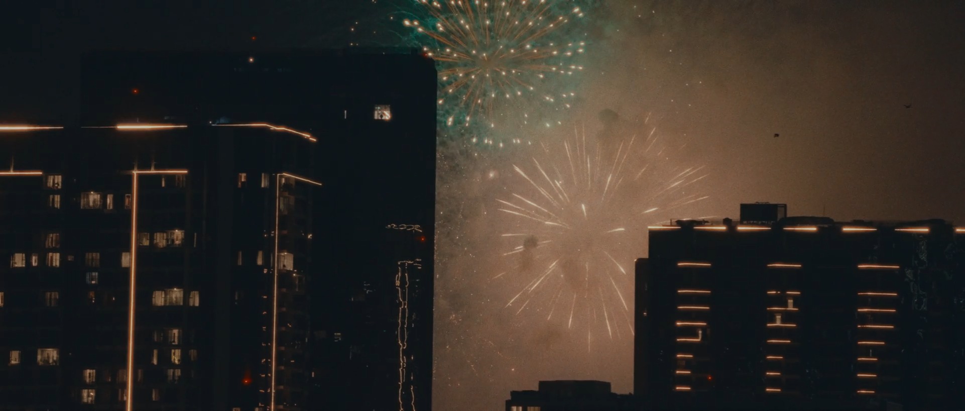 Discover new-year-eve-fireworks, a story-driven footage | Artlist
