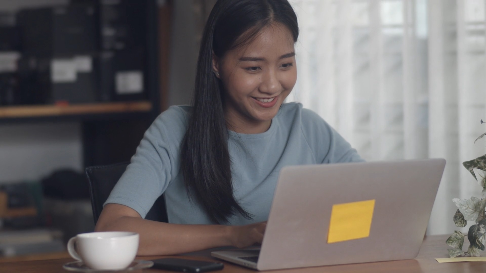 Discover working-from-home, a story-driven footage | Artlist