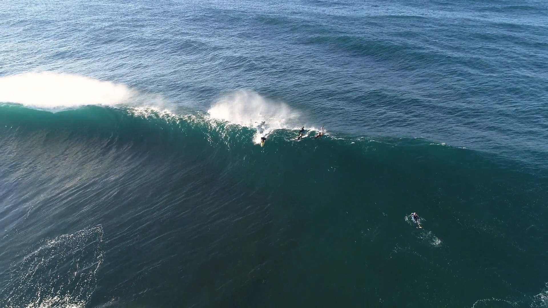 Discover big-wave-surfing-from-above, a story-driven footage | Artlist