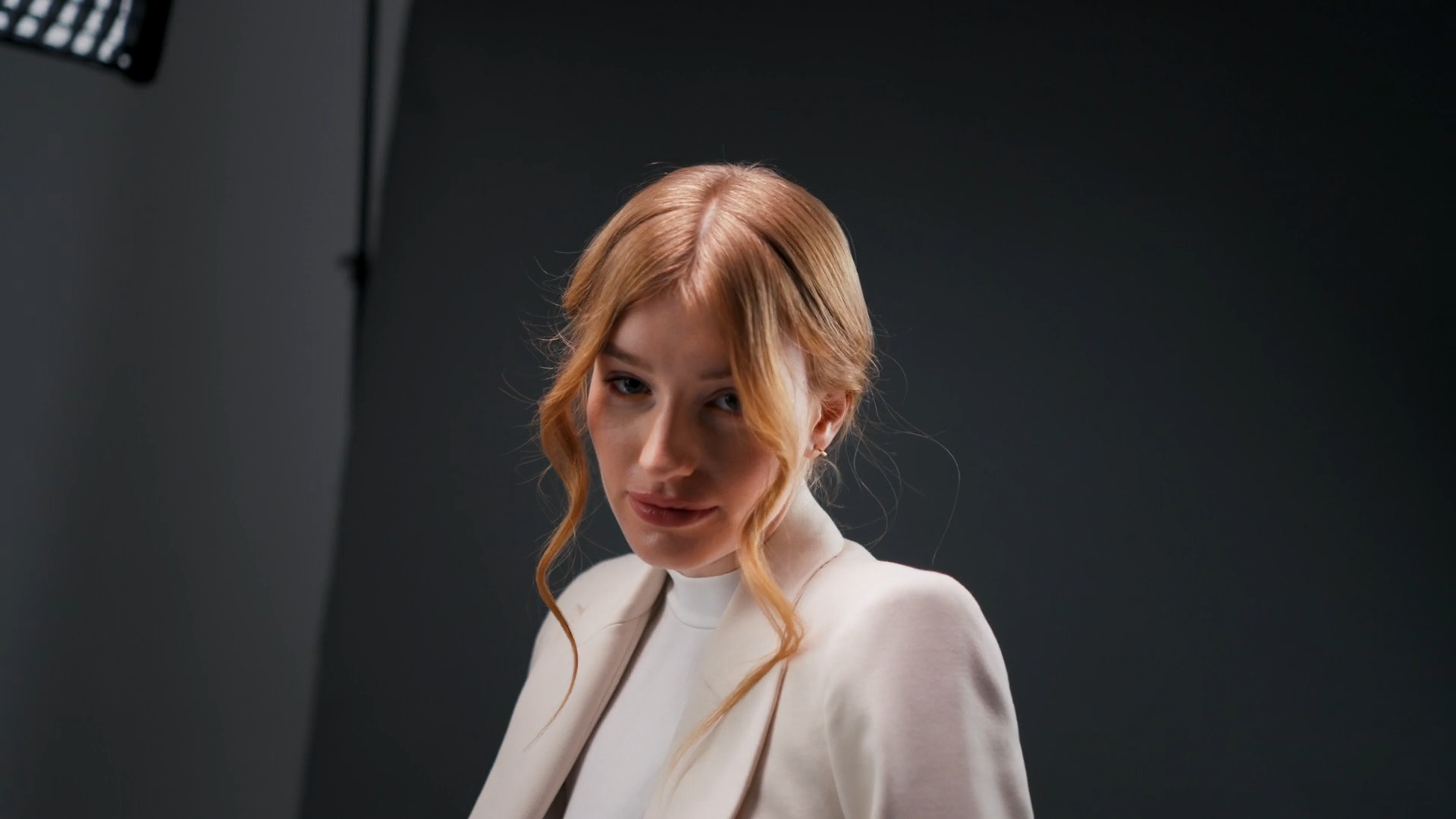 Discover studio-photo-shoot, a story-driven footage | Artlist